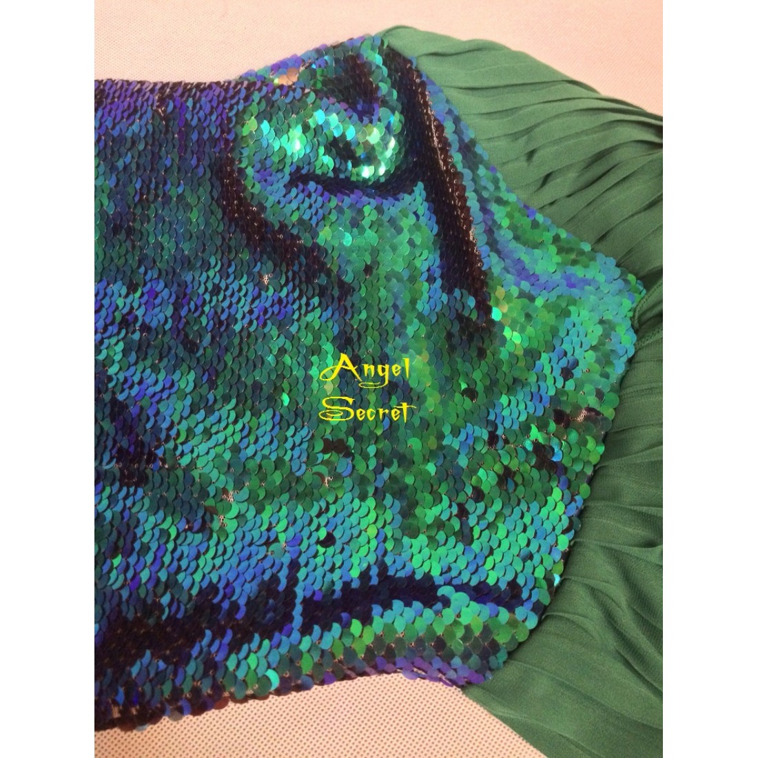 MAT49 iridescent Green mesh Fabric